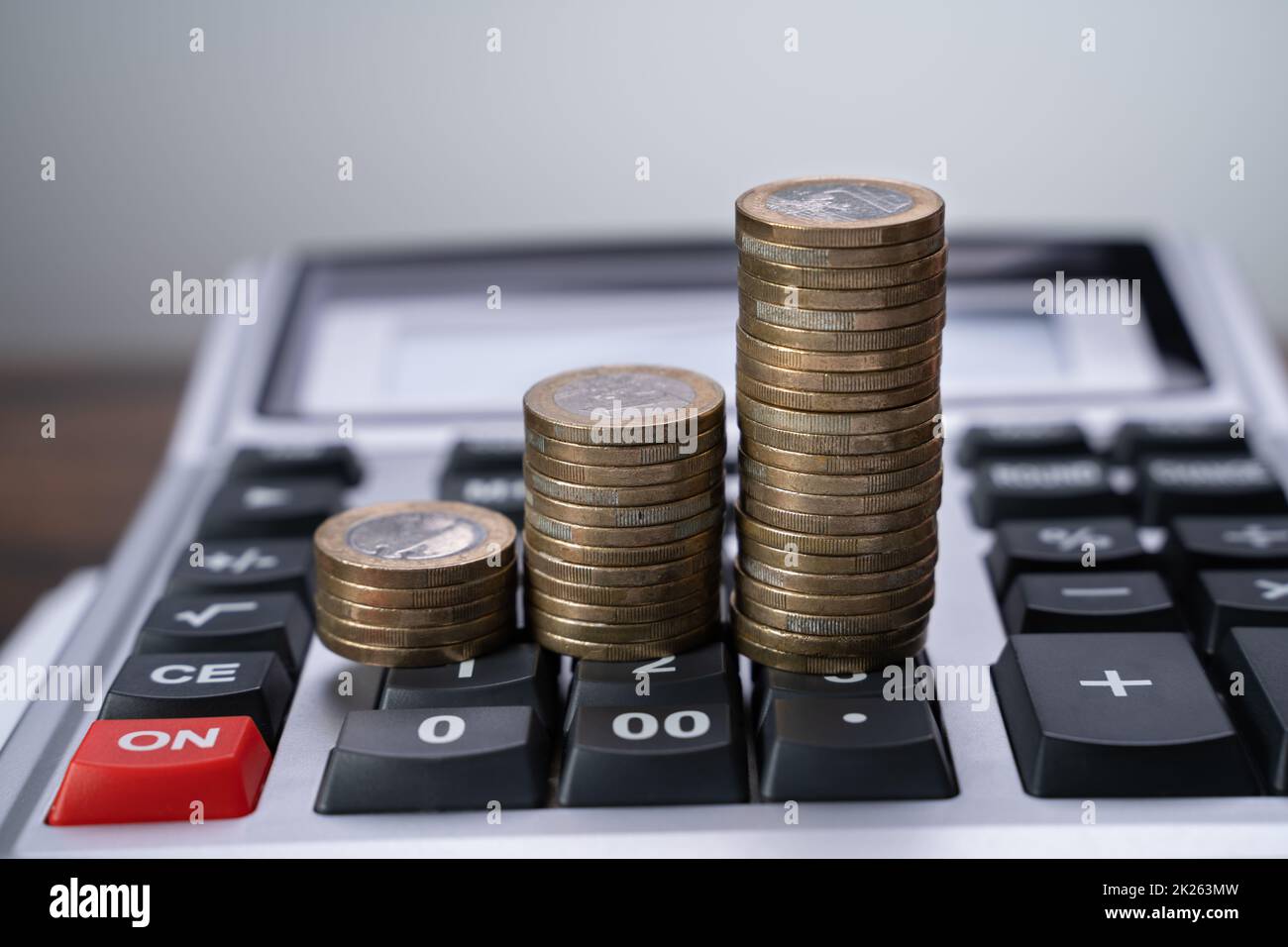 Economic calculator hi-res stock photography and images - Alamy