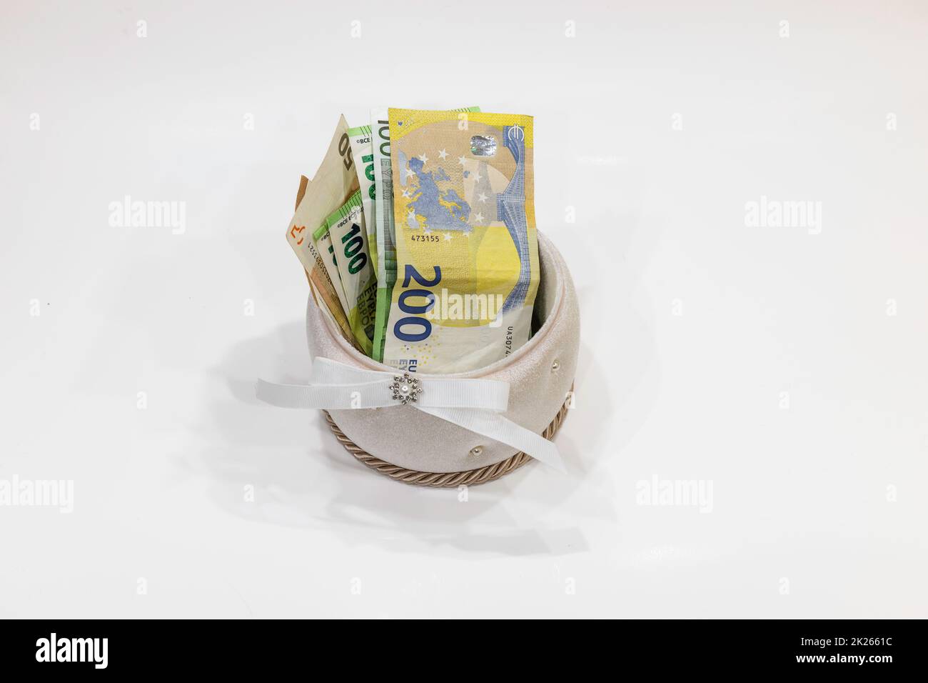 Giving banknotes hi-res stock photography and images - Alamy