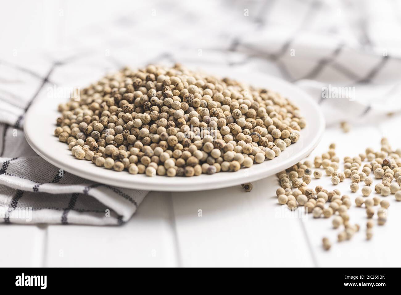Whole pepper spice. White peppercorn grain on plate Stock Photo - Alamy