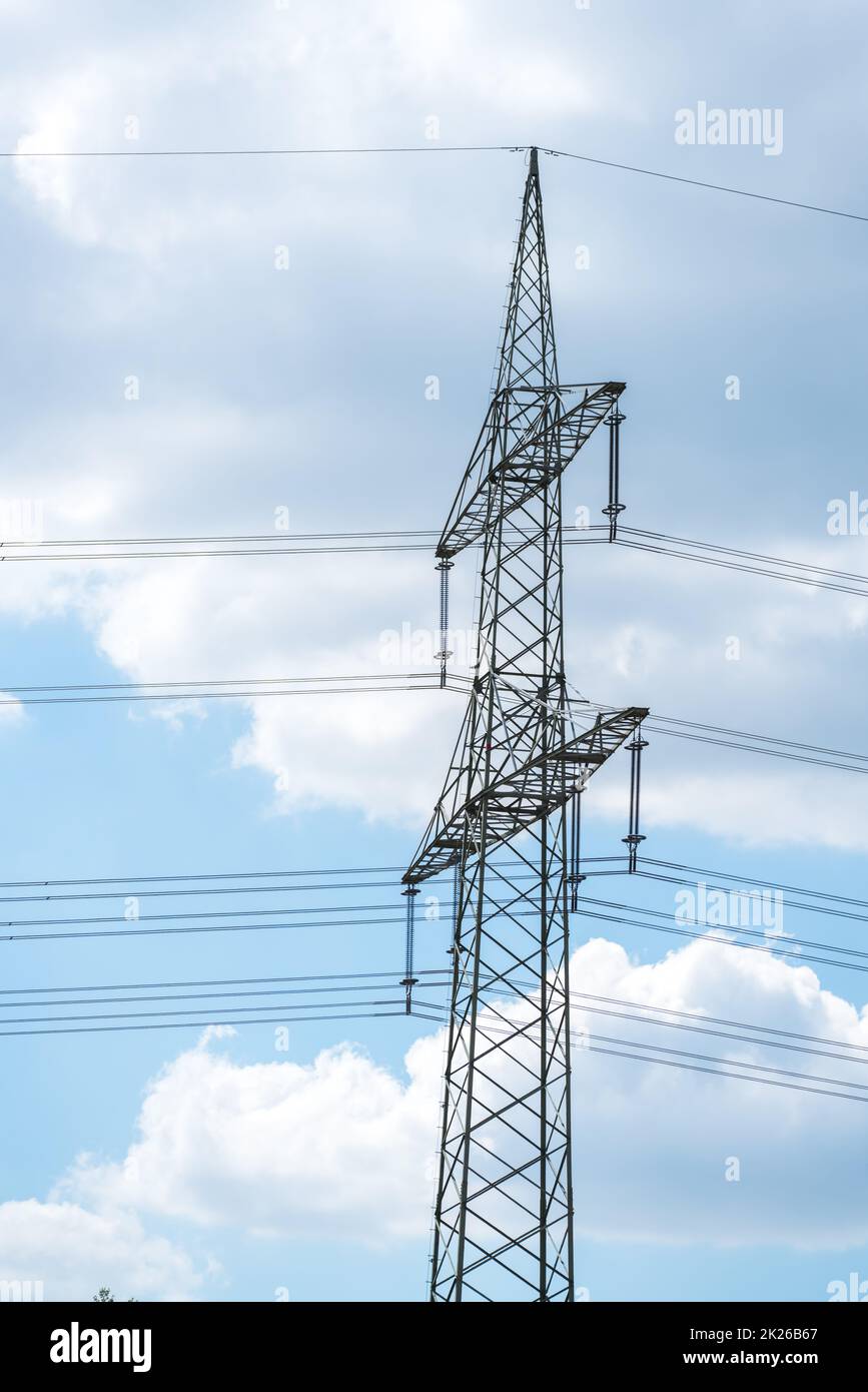 Electricity pylon for extensive free power transmission of high voltage ...