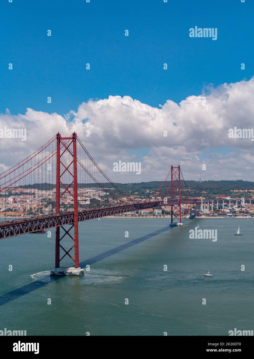 25 de Abril Bridge Stock Photo - Alamy