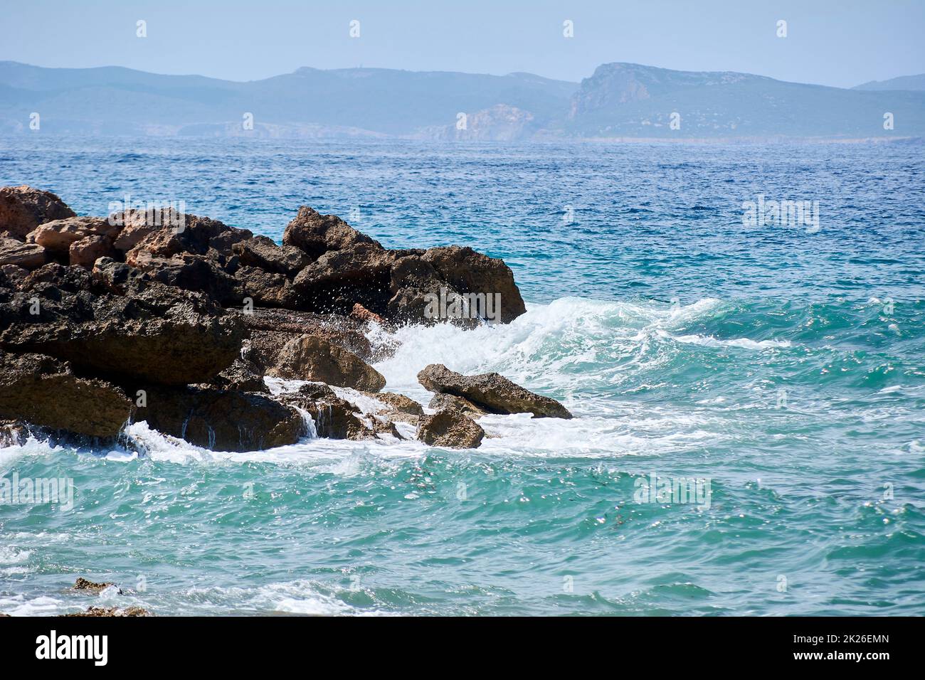 Wave hitting shore hi-res stock photography and images - Alamy