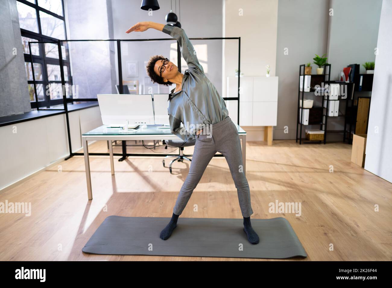 Stretching Office Workout. Desk Stretch Exercise Stock Photo - Alamy