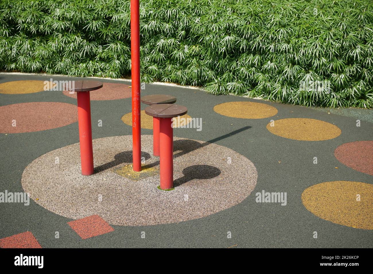 Outdoor fitness machines in a park in singapore Stock Photo - Alamy