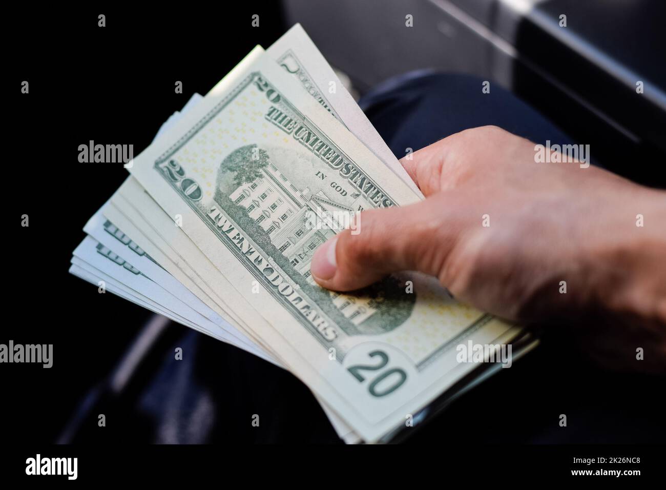 Car sale cash hands hi-res stock photography and images - Alamy