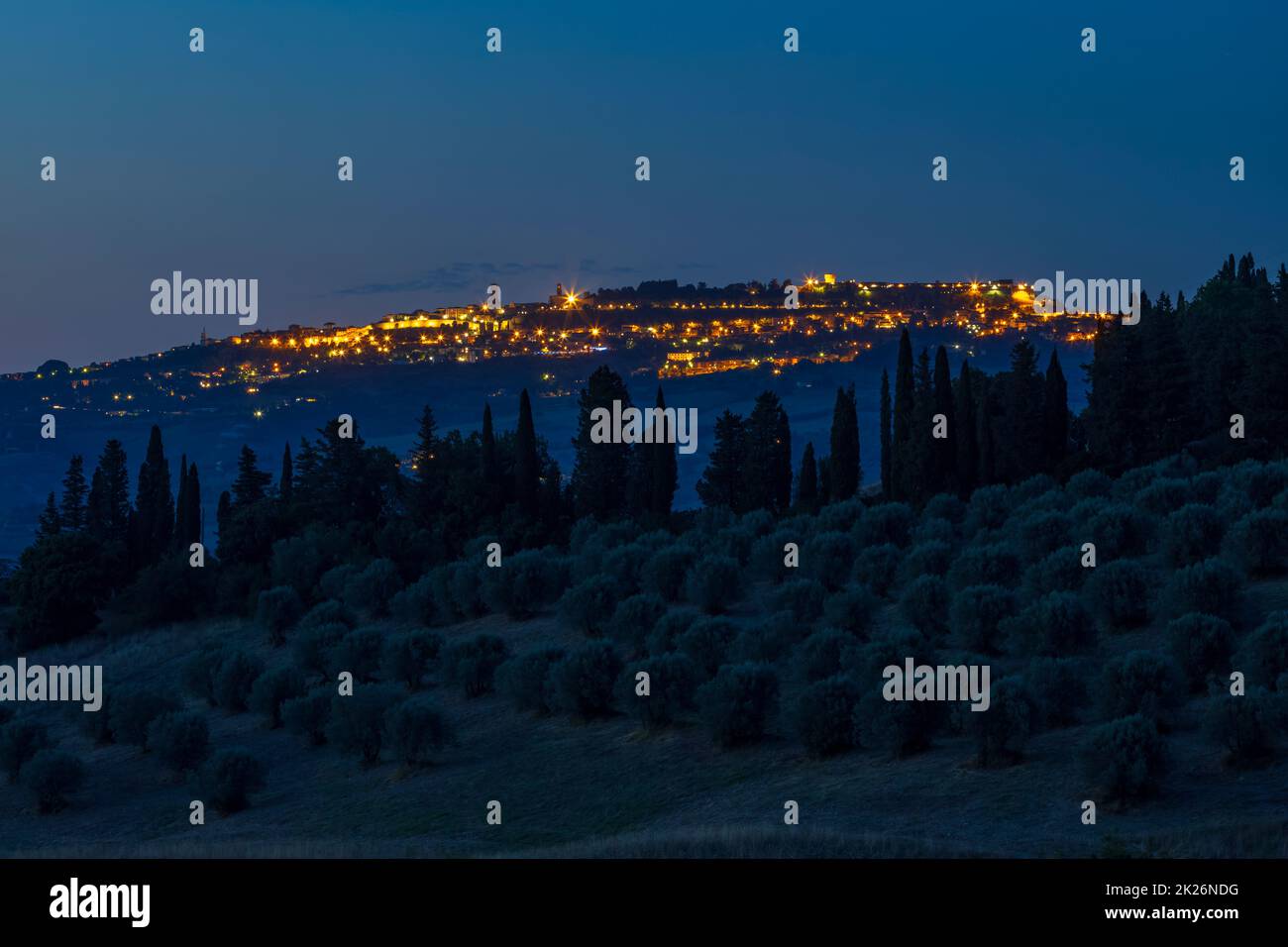 Night time in italy hi-res stock photography and images - Alamy
