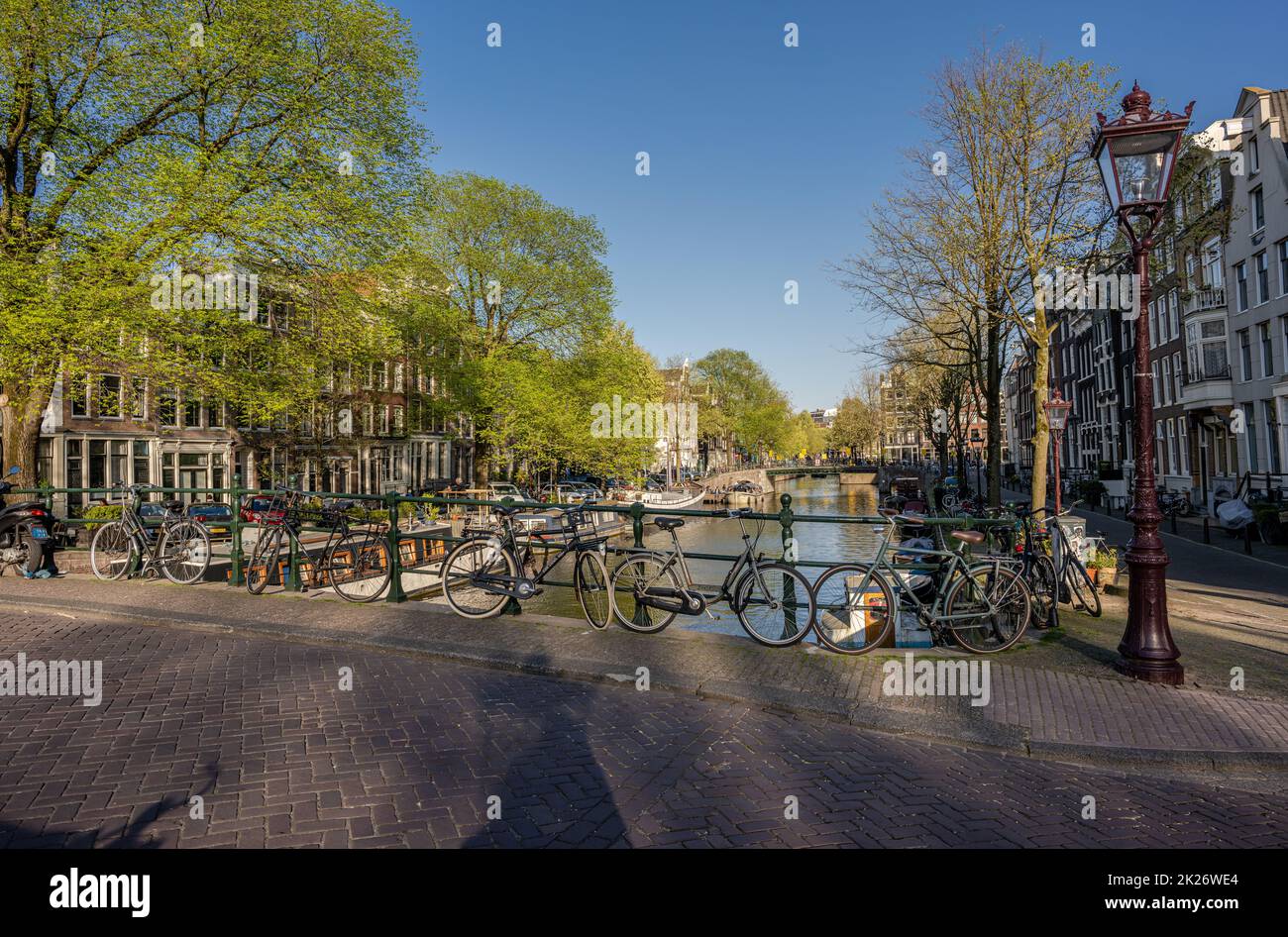 Spring evening in the West Canal belt (Grachtengordel) district ...