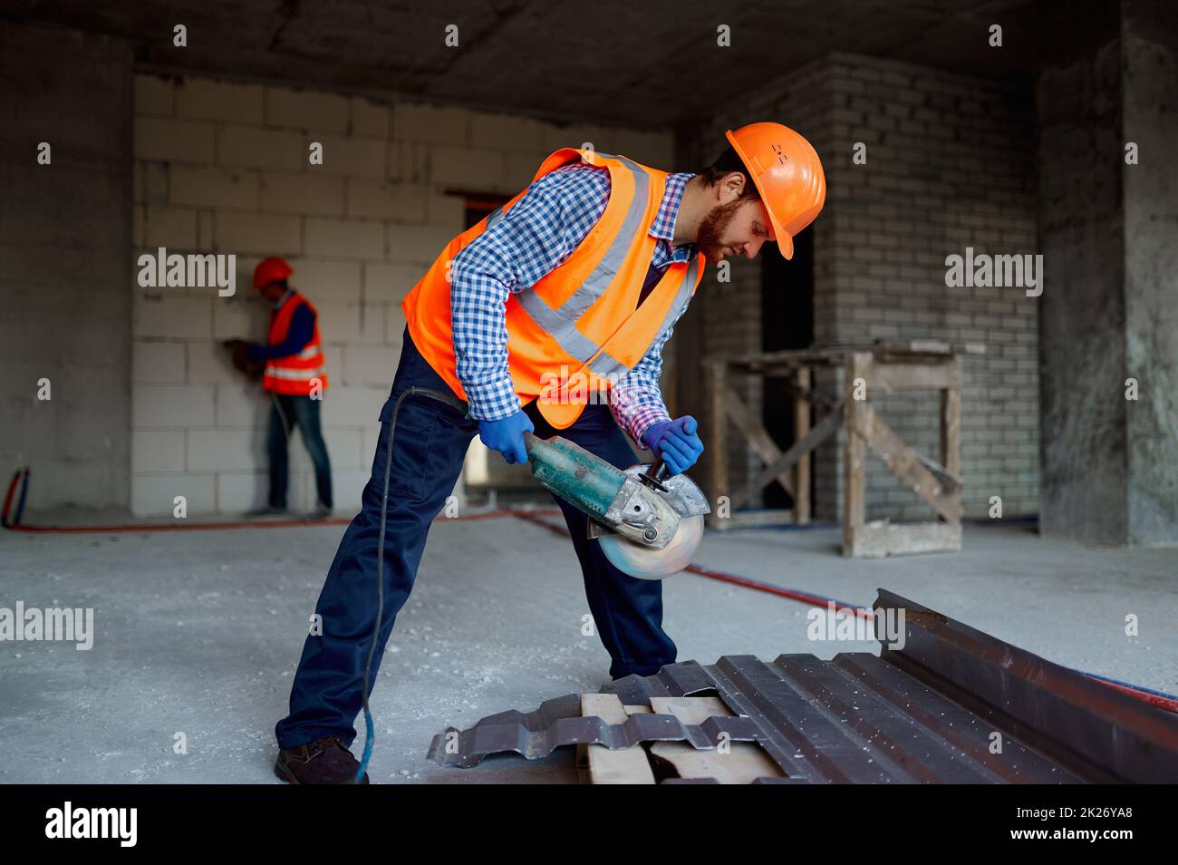 Builder worker with grinder machine cutting metal Stock Photo - Alamy