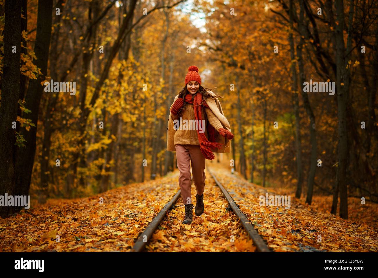 Young woman in fall walking hi-res stock photography and images - Alamy