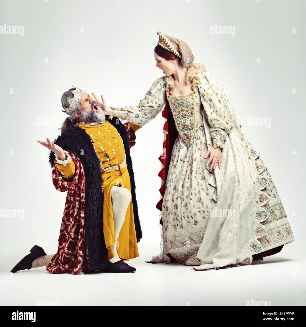 King kneeling hi-res stock photography and images - Alamy