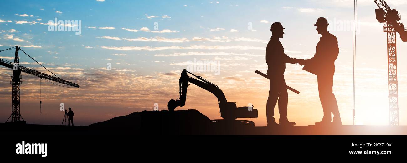 Architect contractor shaking hands hi-res stock photography and images ...