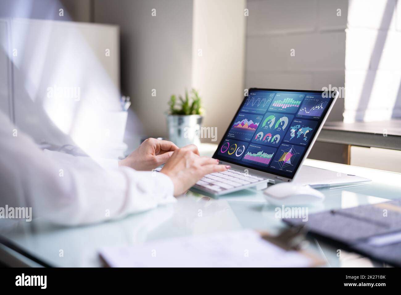 Kpi dashboard hi-res stock photography and images - Alamy