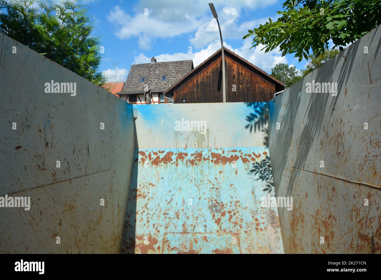Yard waste container hi-res stock photography and images - Alamy