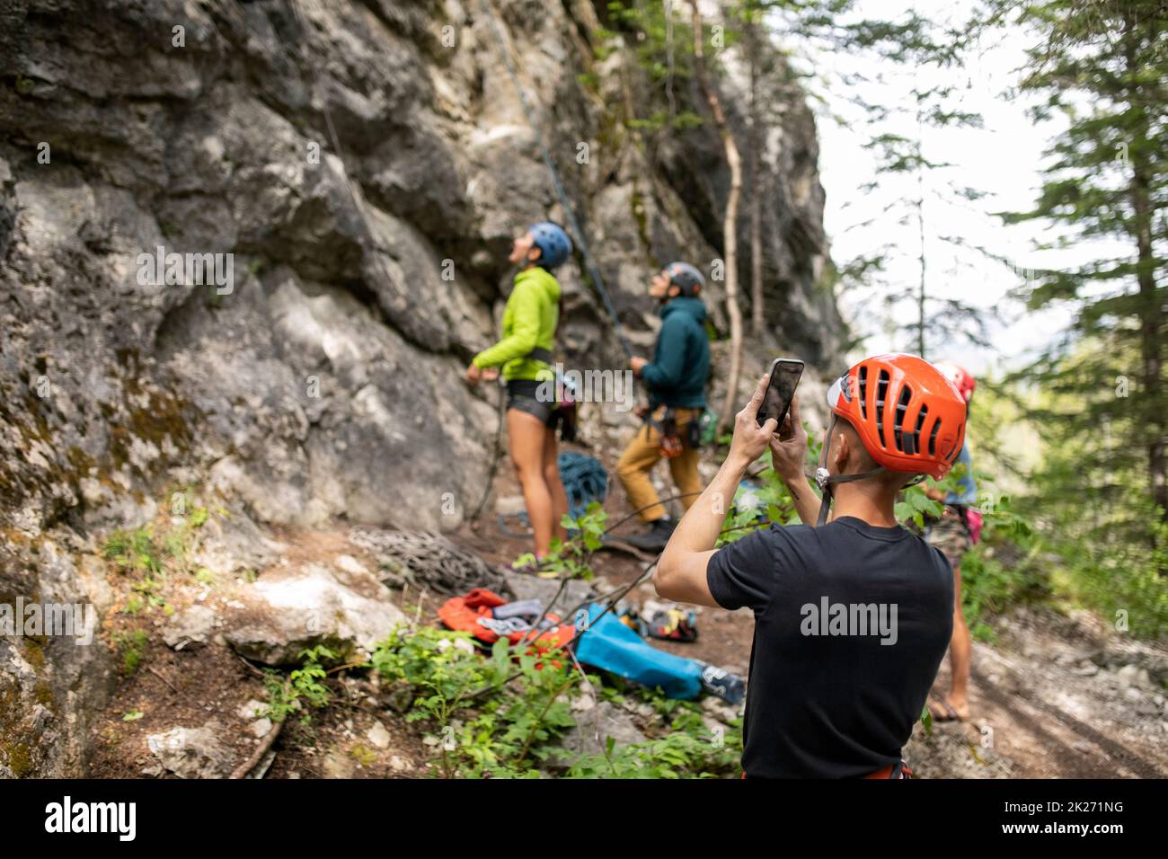 Video filming outdoors friends hi-res stock photography and images - Alamy