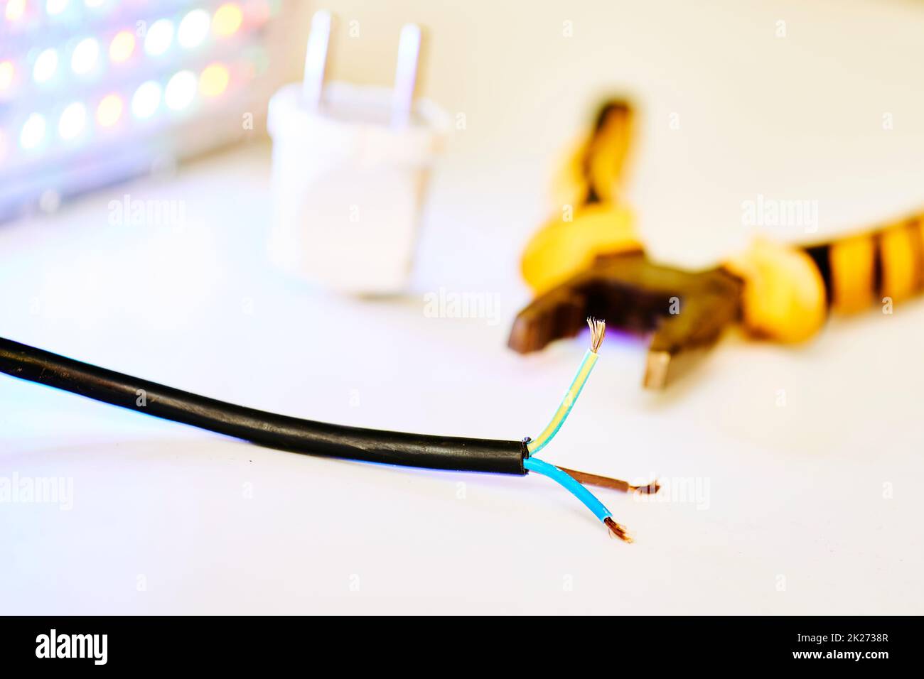 Three core electric cable hi-res stock photography and images - Alamy