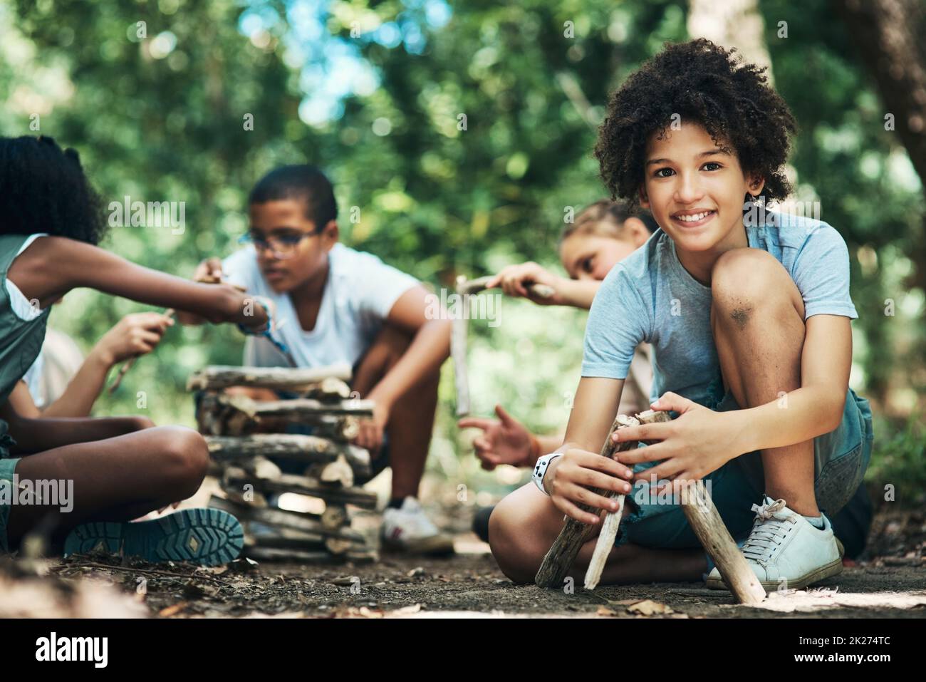 Team building afro hi-res stock photography and images - Alamy