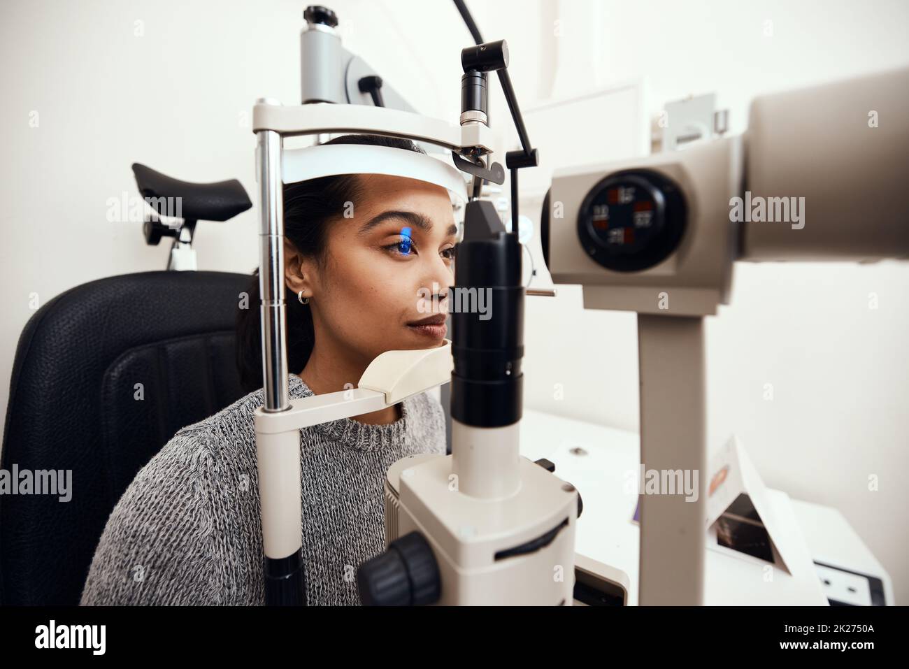 Vision test machine hi-res stock photography and images - Alamy