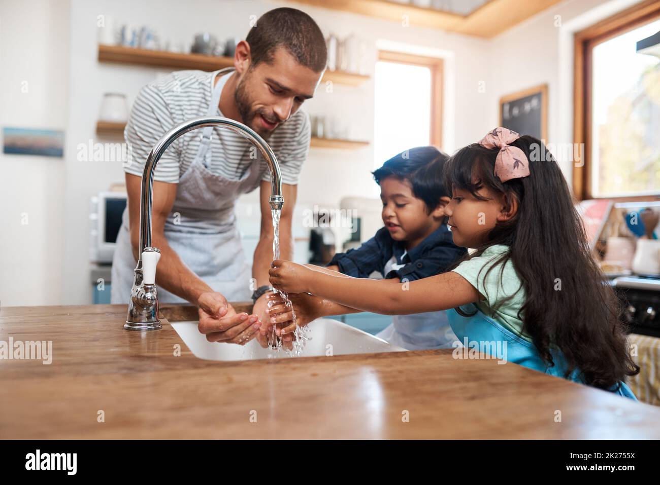 Washing hands children hi-res stock photography and images - Alamy
