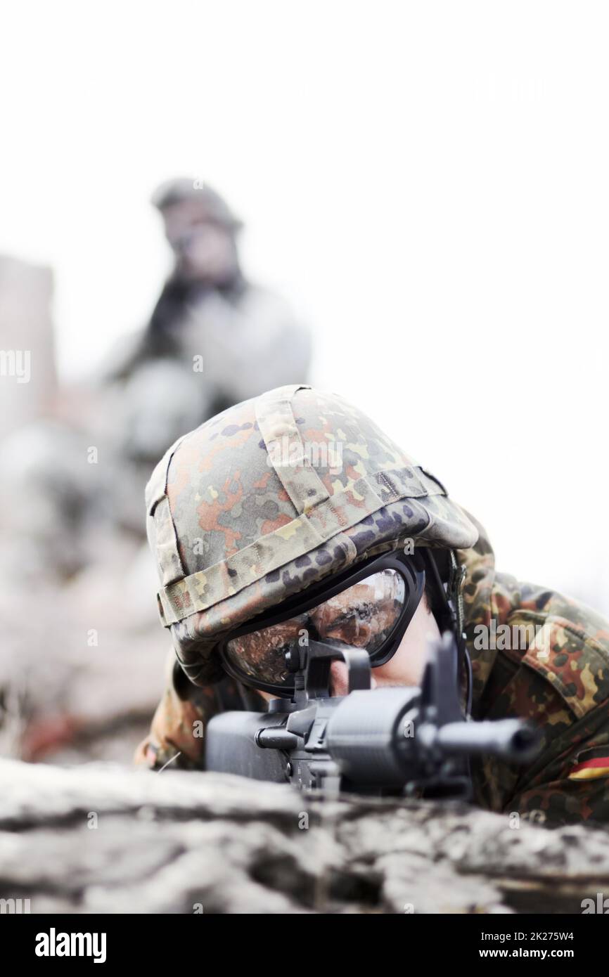 Man pointing gun at camera hi-res stock photography and images - Alamy