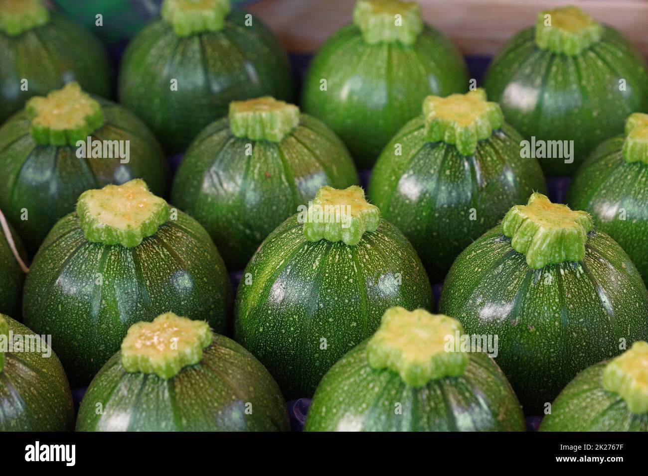 Close up fresh green zucchini on retail display Stock Photo - Alamy
