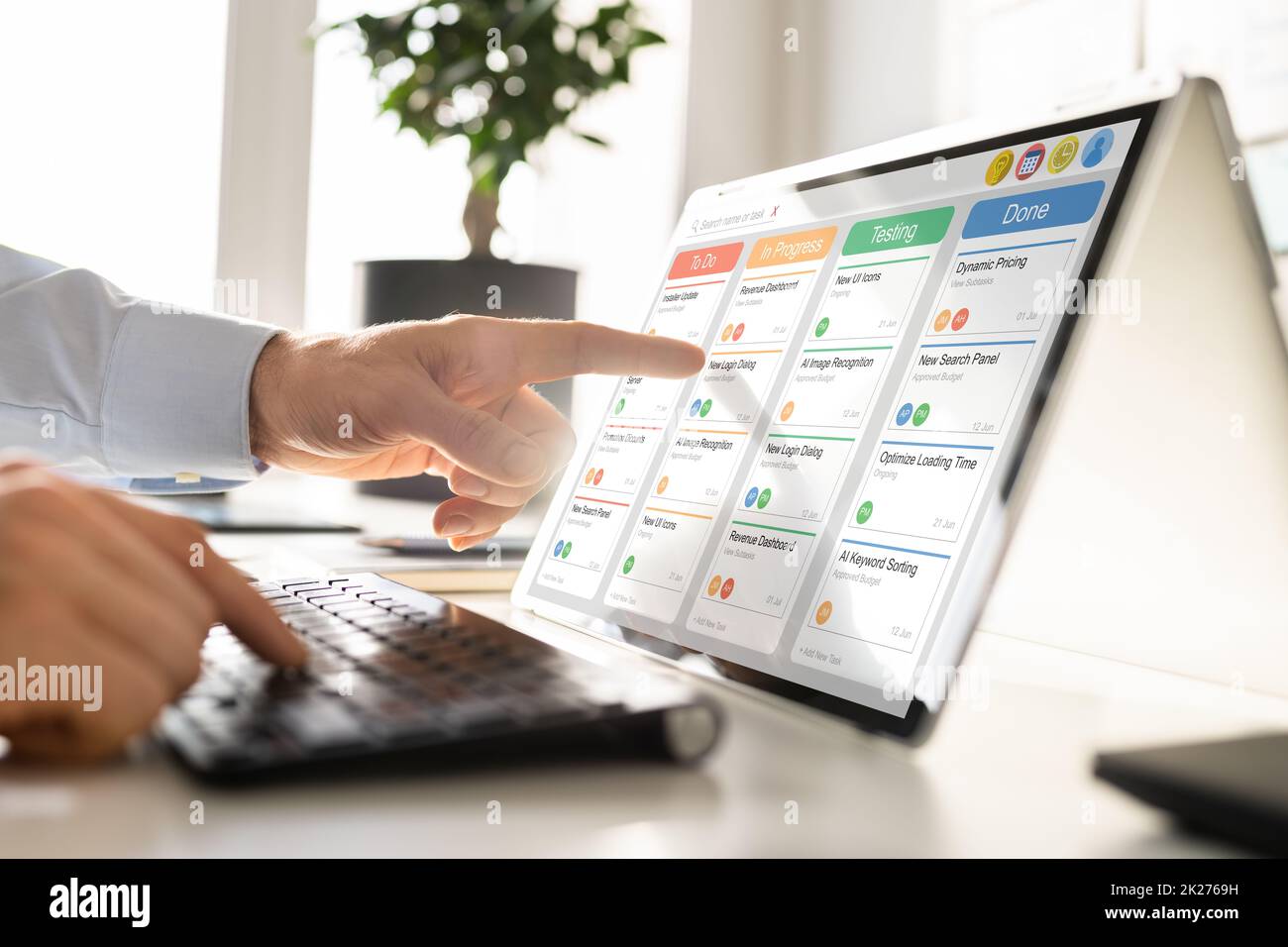 Project Manager Using Agile Software Stock Photo - Alamy