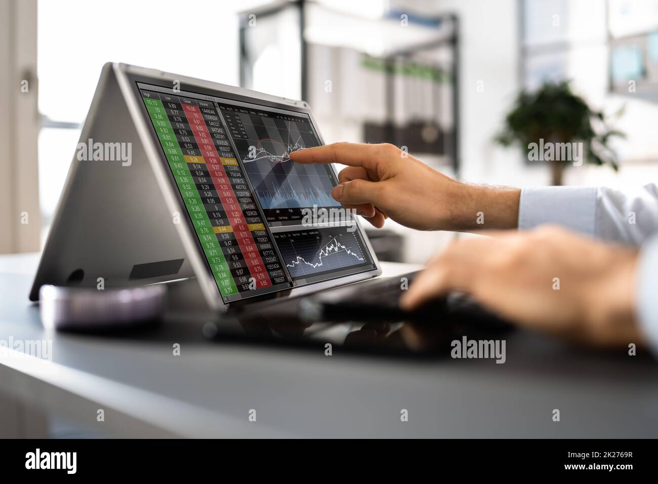 Stock market graphs up hi-res stock photography and images - Alamy