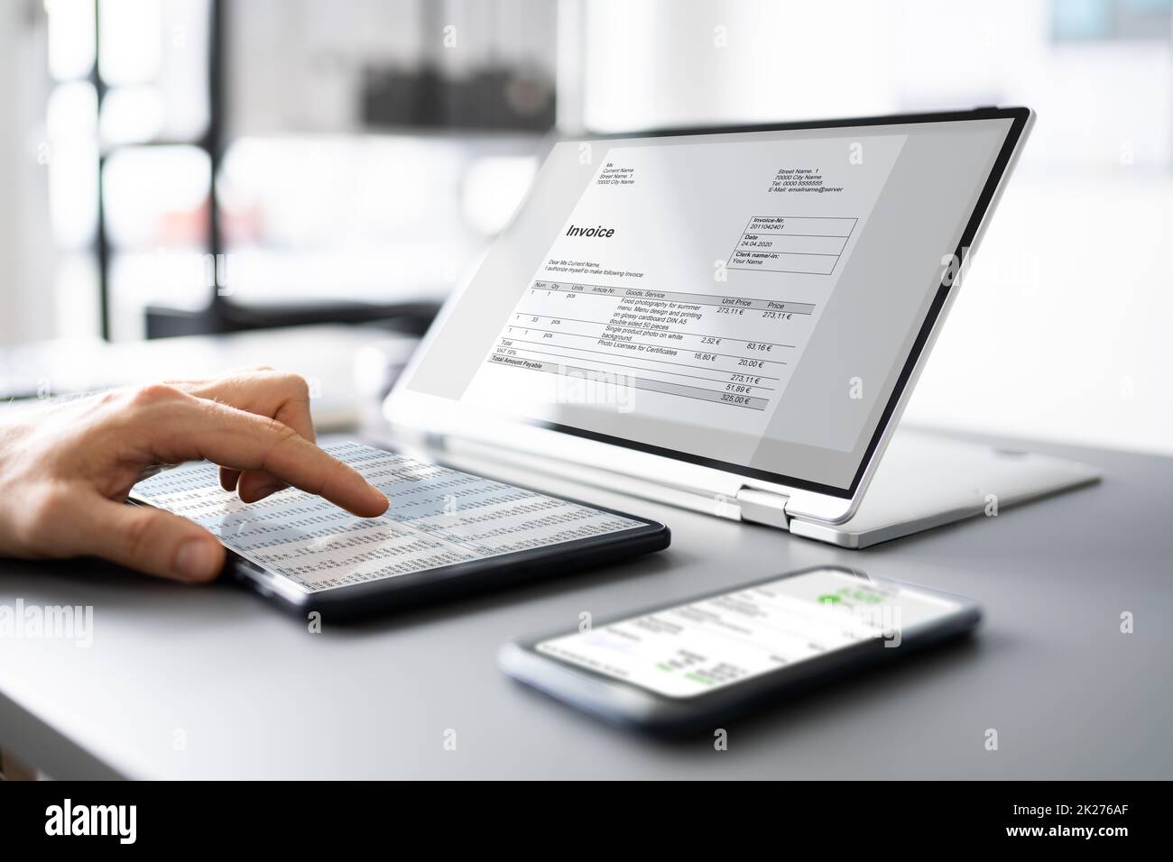 Online Digital E Invoice Statement Stock Photo - Alamy