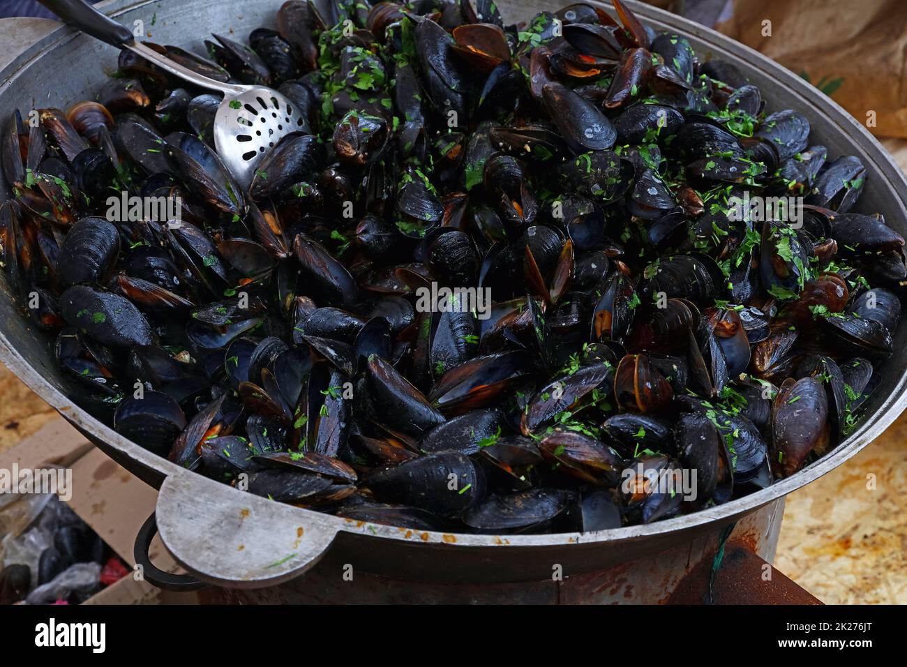 Cooking steamed and roasted mussels Stock Photo - Alamy