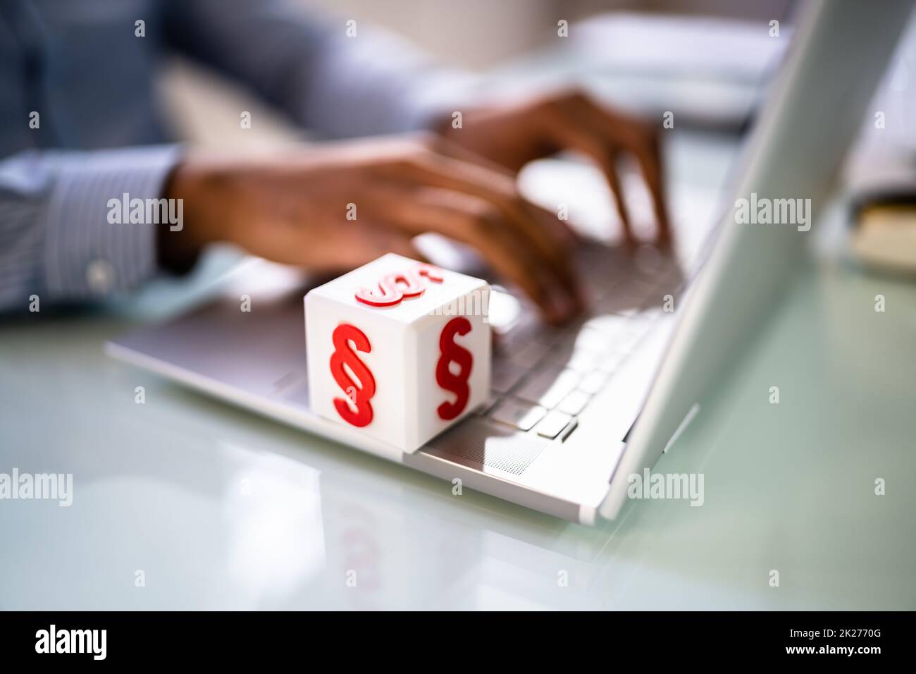 Paragraph symbol on computer keyboard hi-res stock photography and ...