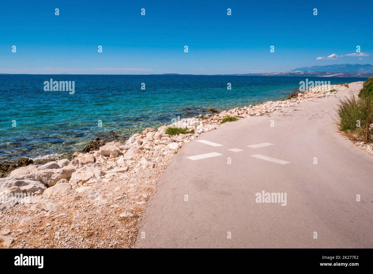 View along side road hi-res stock photography and images - Alamy