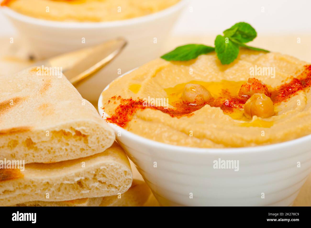 Hummus with pita bread Stock Photo - Alamy