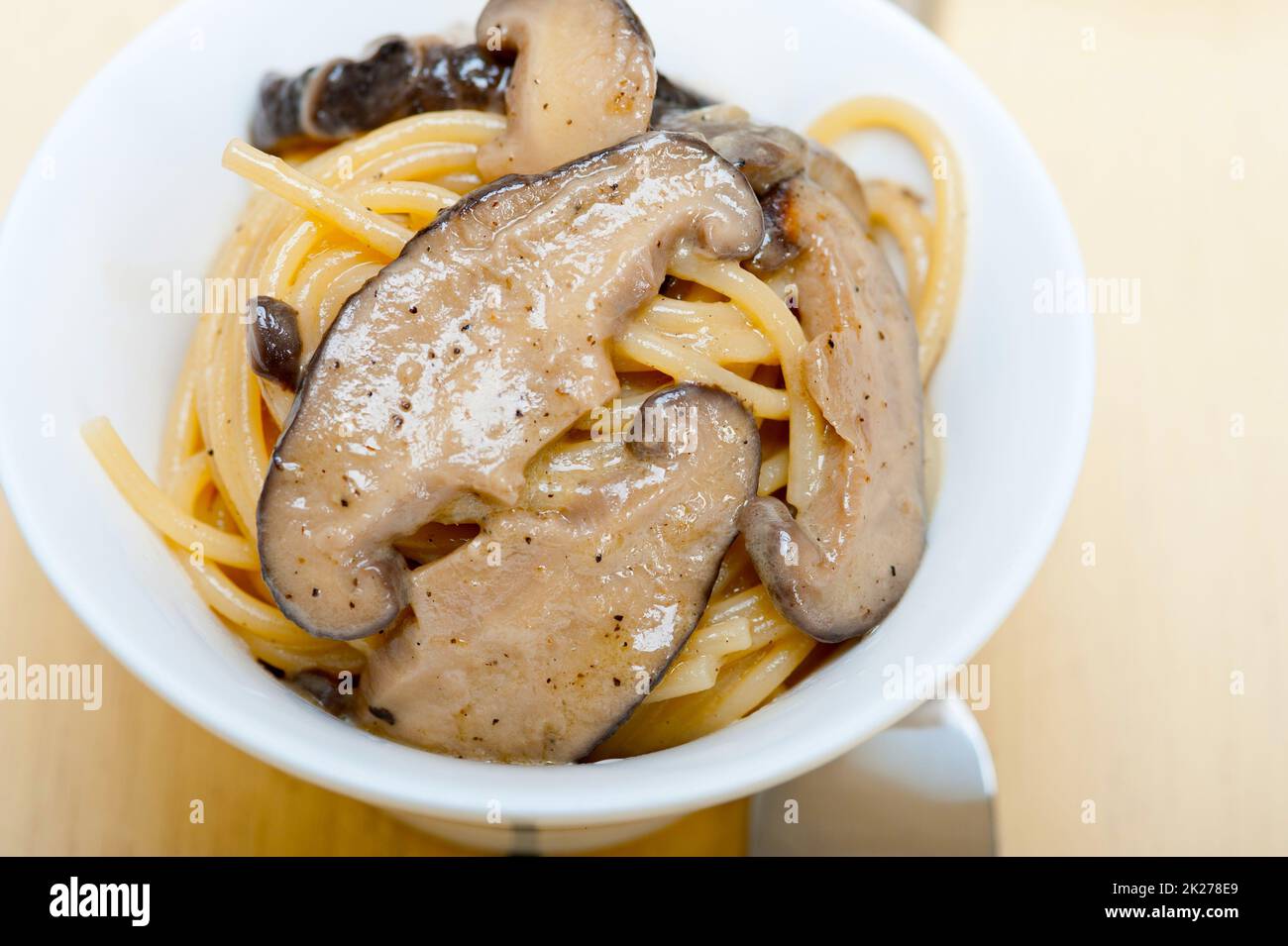 Italian spaghetti pasta and mushrooms Stock Photo - Alamy