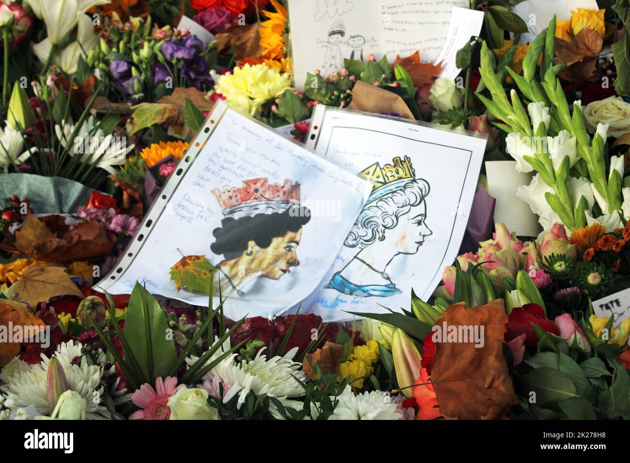 Queen Elizabeth flower funeral tributes, London UK -15.09.2022: Queen ...