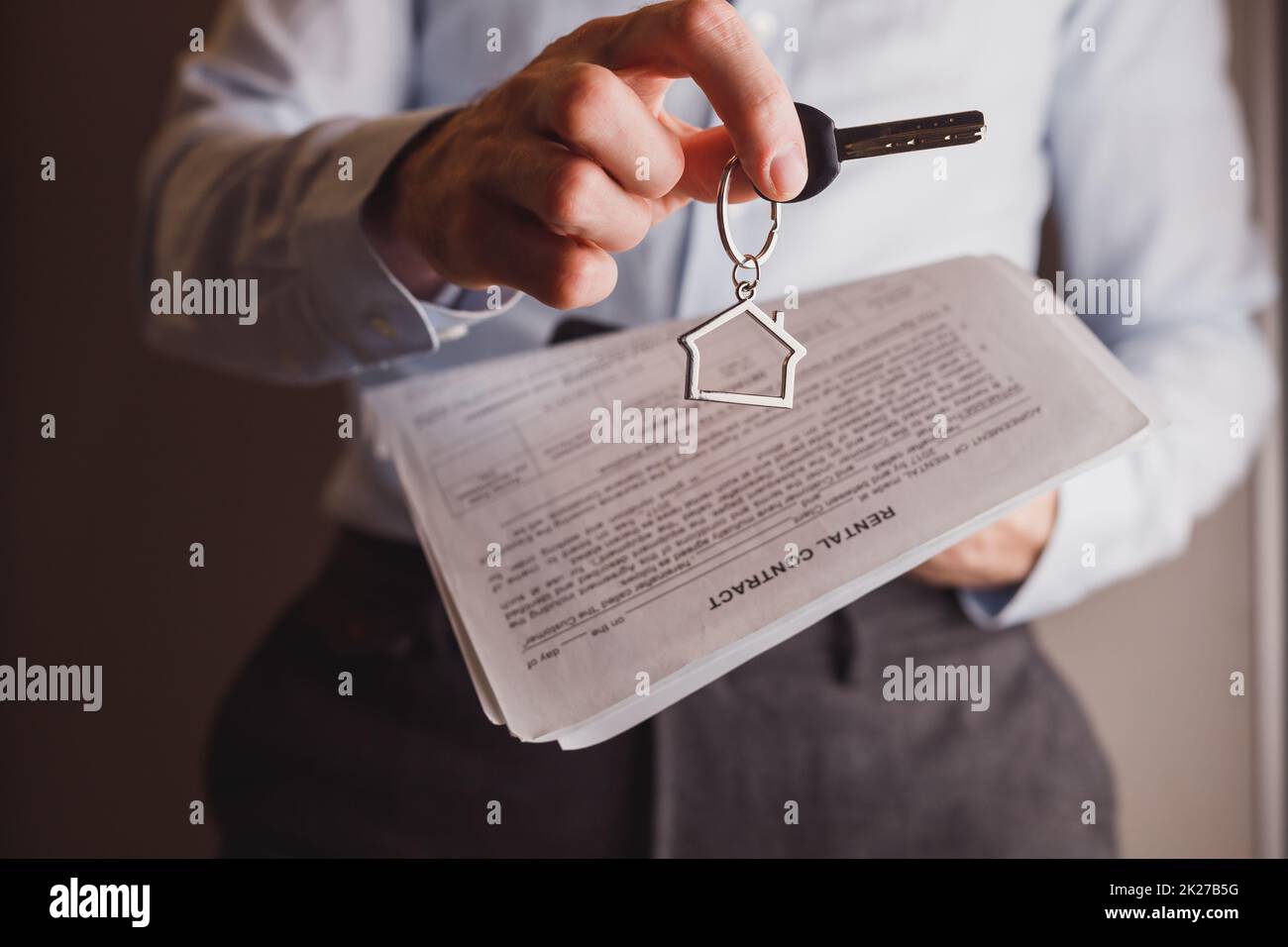 Hand holding keys hi-res stock photography and images - Alamy