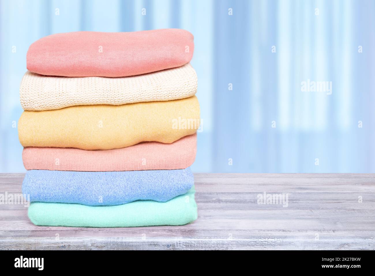 Wooden table blurred autumn hi-res stock photography and images - Alamy