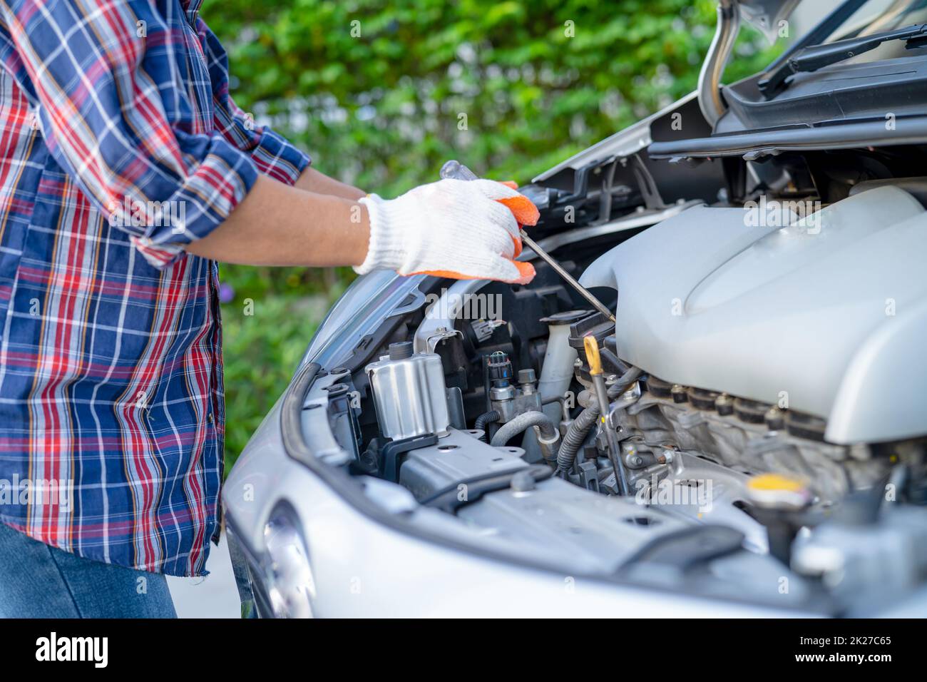 Mechanic fix car road hi-res stock photography and images - Alamy