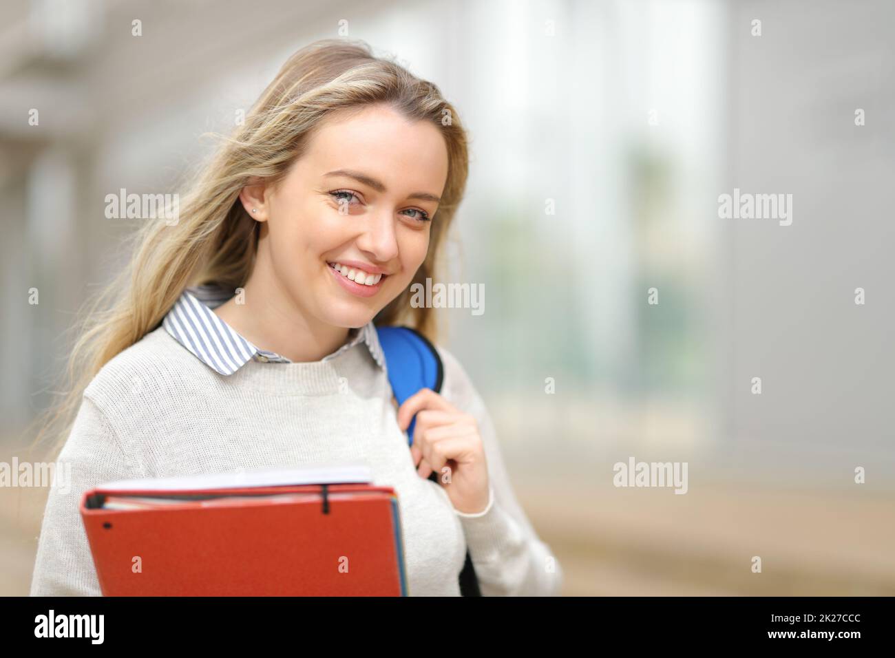 Portrait of student looking at you in a campus Stock Photo - Alamy