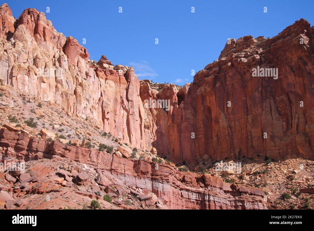 The sharp pointed red rock walls in the Capitol Reef National Park ...