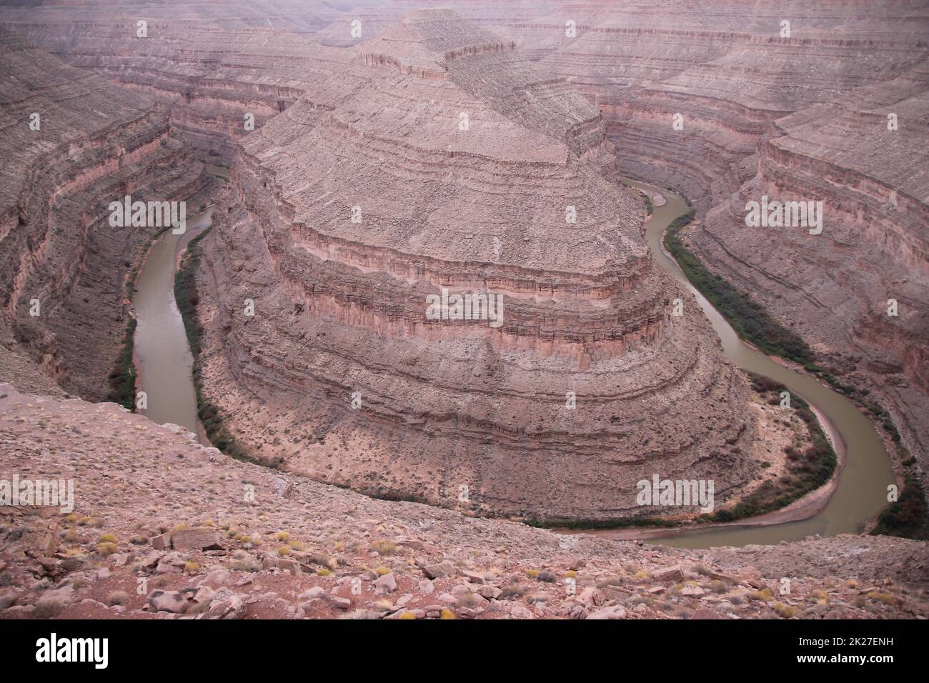 The pink canyon and river of the Goosenecks State Park Stock Photo - Alamy