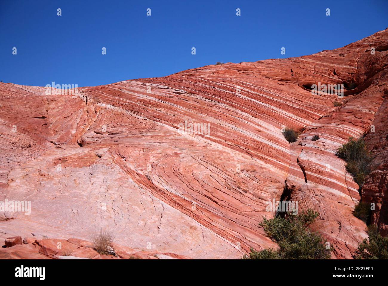 Diagonal lines designed by the erosion on the red rocks of the Valley ...