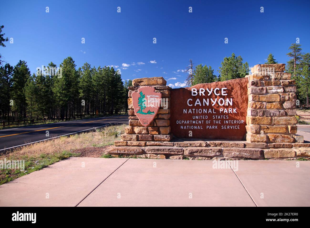 The traditional red rocks and wood sign at the entrance of Bryce Canyon ...