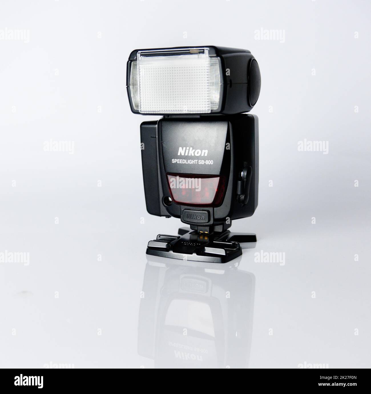Nikon speedlight SB 800 on a stand Stock Photo - Alamy