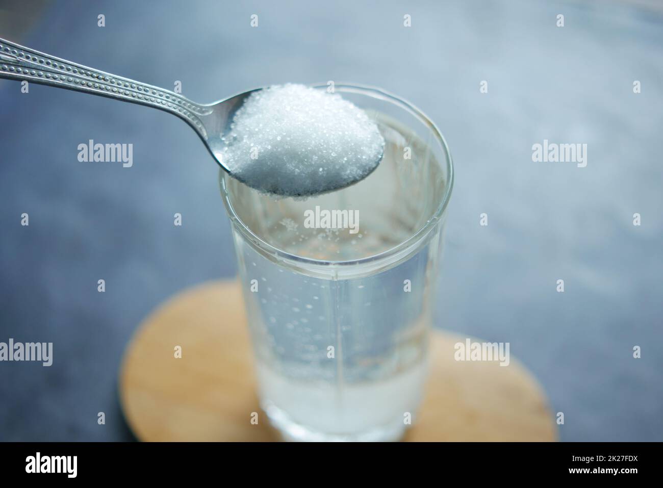 Sugar pouring in water hi-res stock photography and images - Alamy