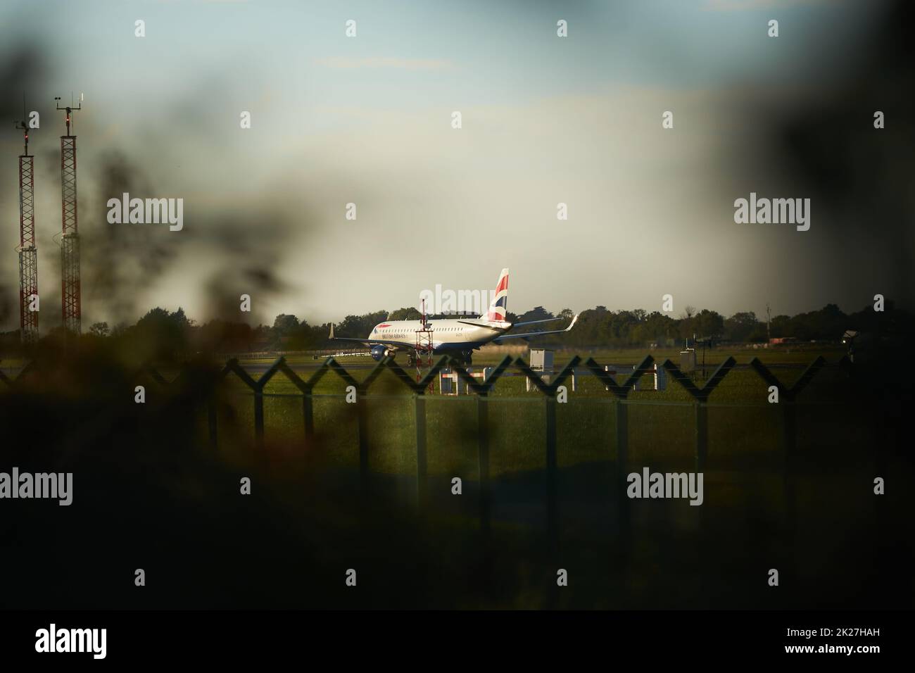 Modern jetliner hi-res stock photography and images - Alamy