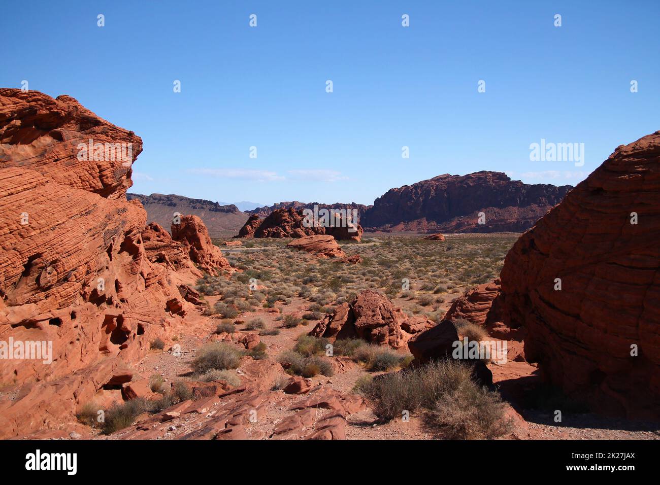 The horizon view over the red rock of the Valley of Fire State Park ...