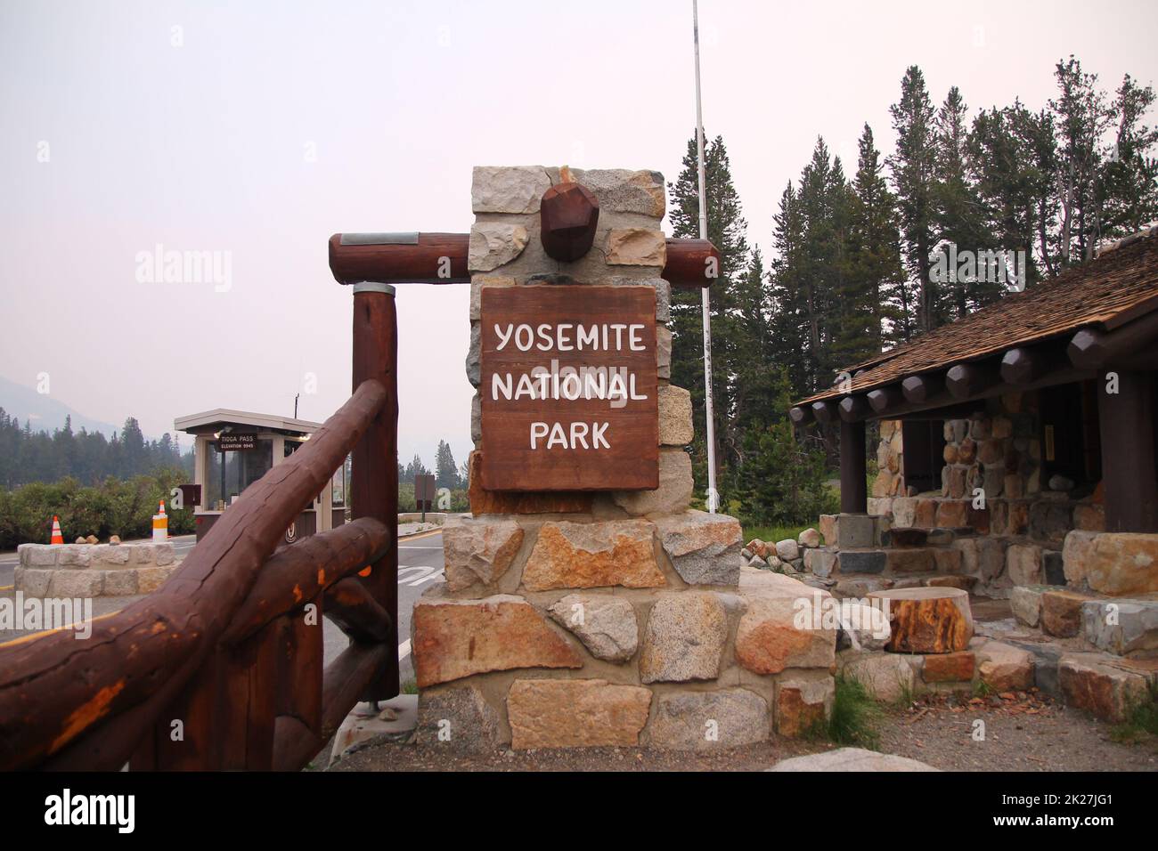 Stones and wood Yosemite National Park entrance sign Stock Photo - Alamy