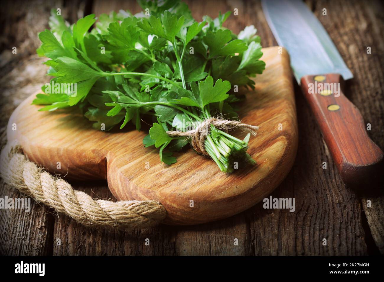 Chopped parsley on knife hi-res stock photography and images - Alamy