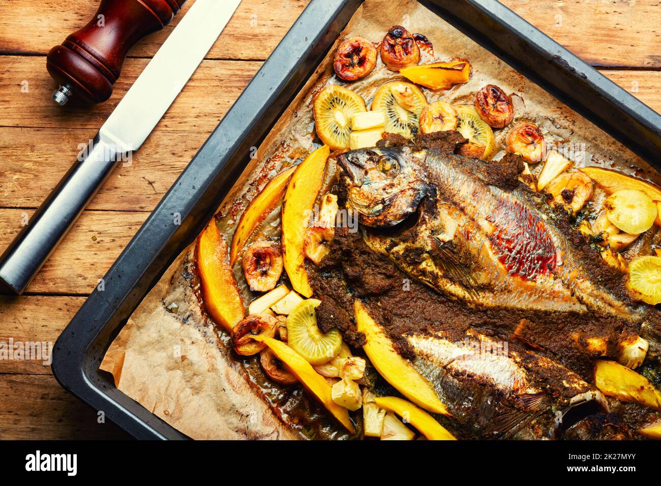 Banana dorada hi-res stock photography and images - Alamy