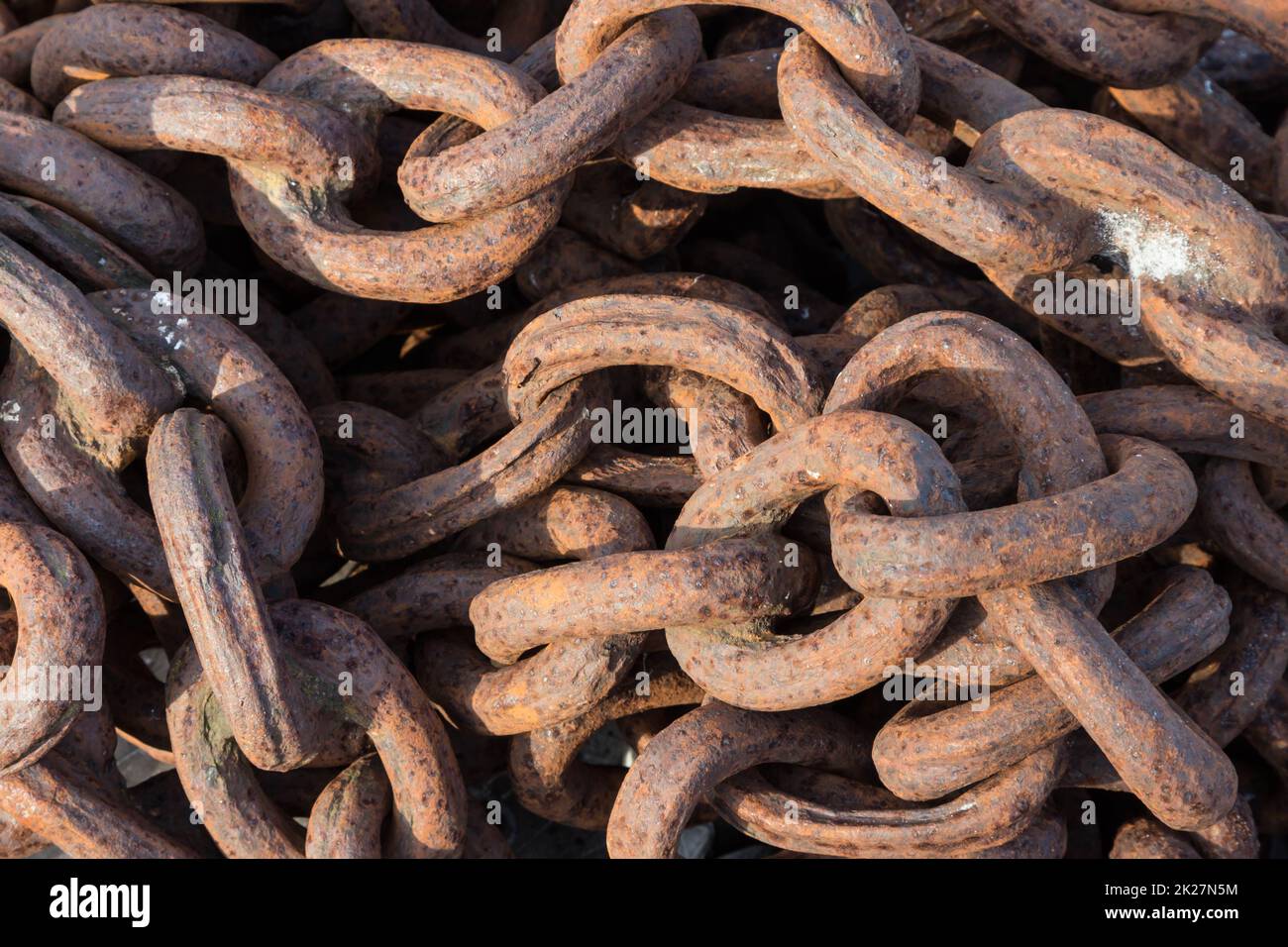 Old rusty chain in the fishing harbour / chain links Stock Photo - Alamy