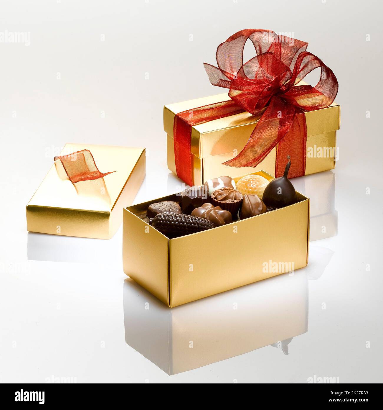 Red chocolate box hi-res stock photography and images - Alamy